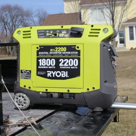 Ryobi RYI2200 2200-Watt Gasoline Powered Digital Inverter Generator ...
