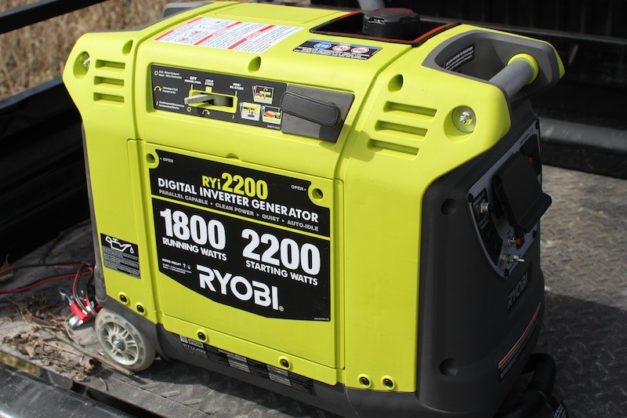 Ryobi RYI2200 2200-Watt Gasoline Powered Digital Inverter Generator ...