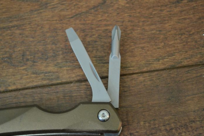 Klein Electricians Multi-Tool Review – Tools In Action – Power Tool Reviews