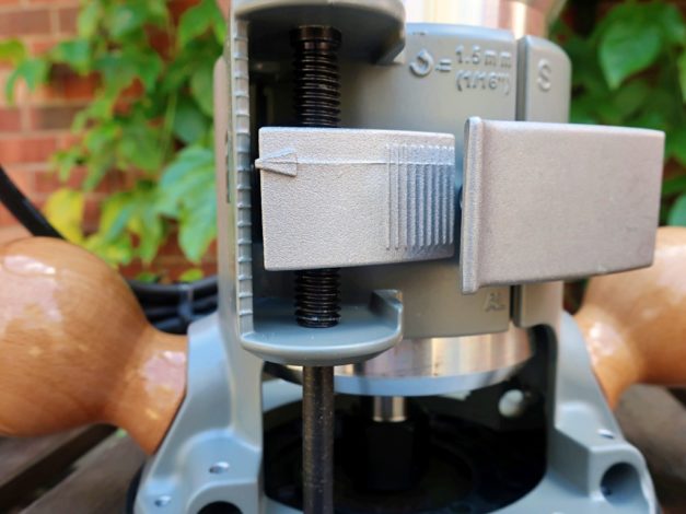 Bosch 1617EVS Router Review – Tools In Action – Power Tool Reviews