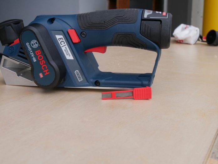 Bosch 12V Cordless Planer – Tools In Action – Power Tool Reviews