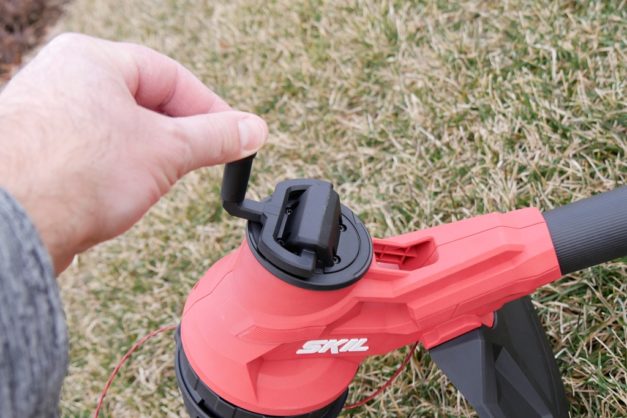 SKIL String Trimmer – PWR Core 40 Trimmer with Smart Load – Tools In Action – Power Tool Reviews