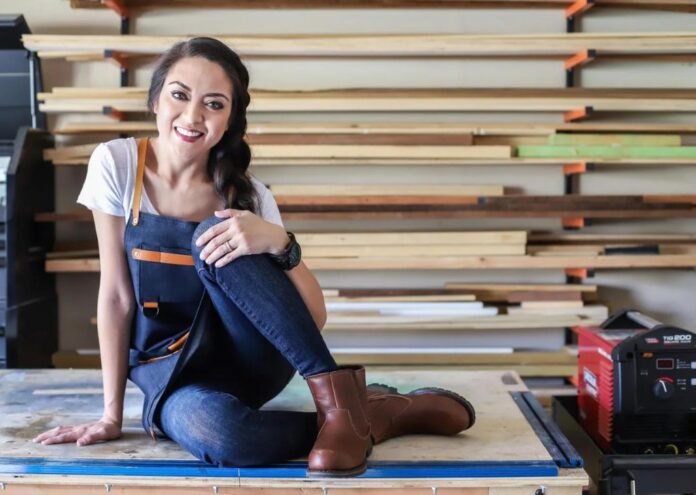 9 Female Woodworkers & Carpenters You Should Know – Tools In Action ...